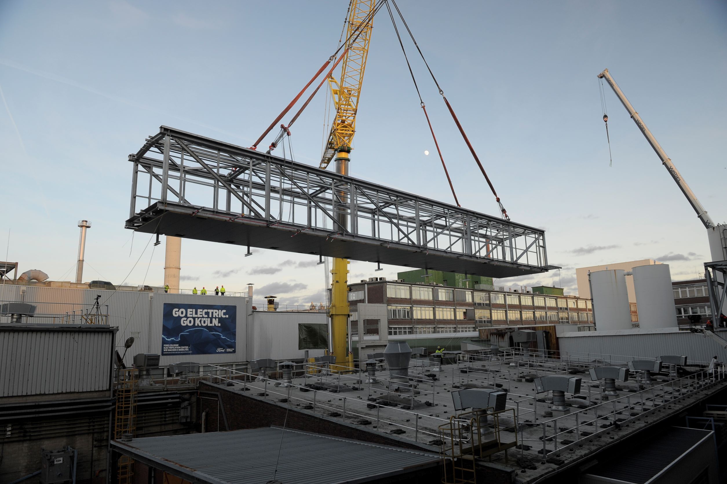 Umbau zum Ford Cologne Electrification Center geht trotz Winterferien ...