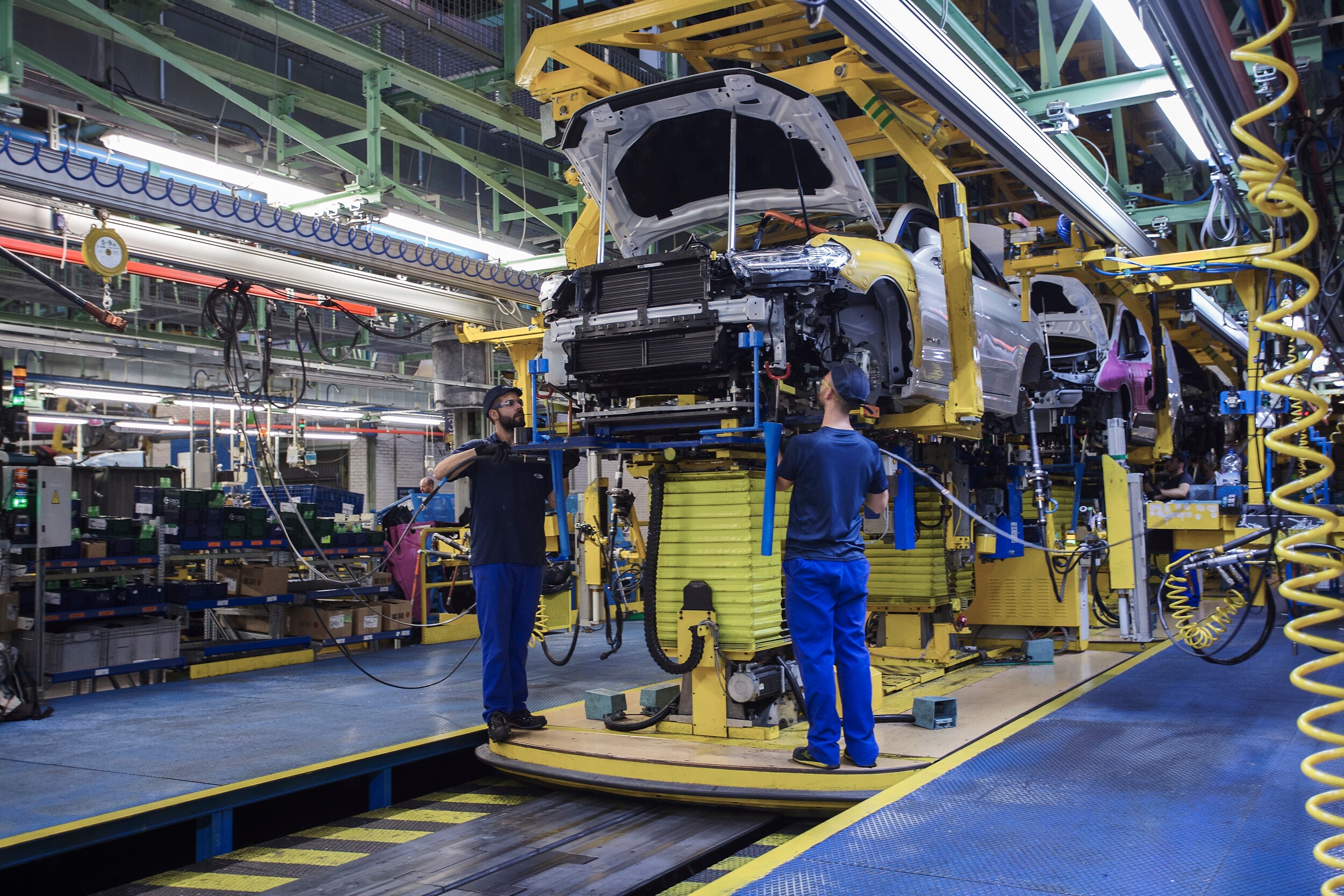 Ford Begins Hybrid Vehicle Production in Europe, First Mondeo Hybrids ...