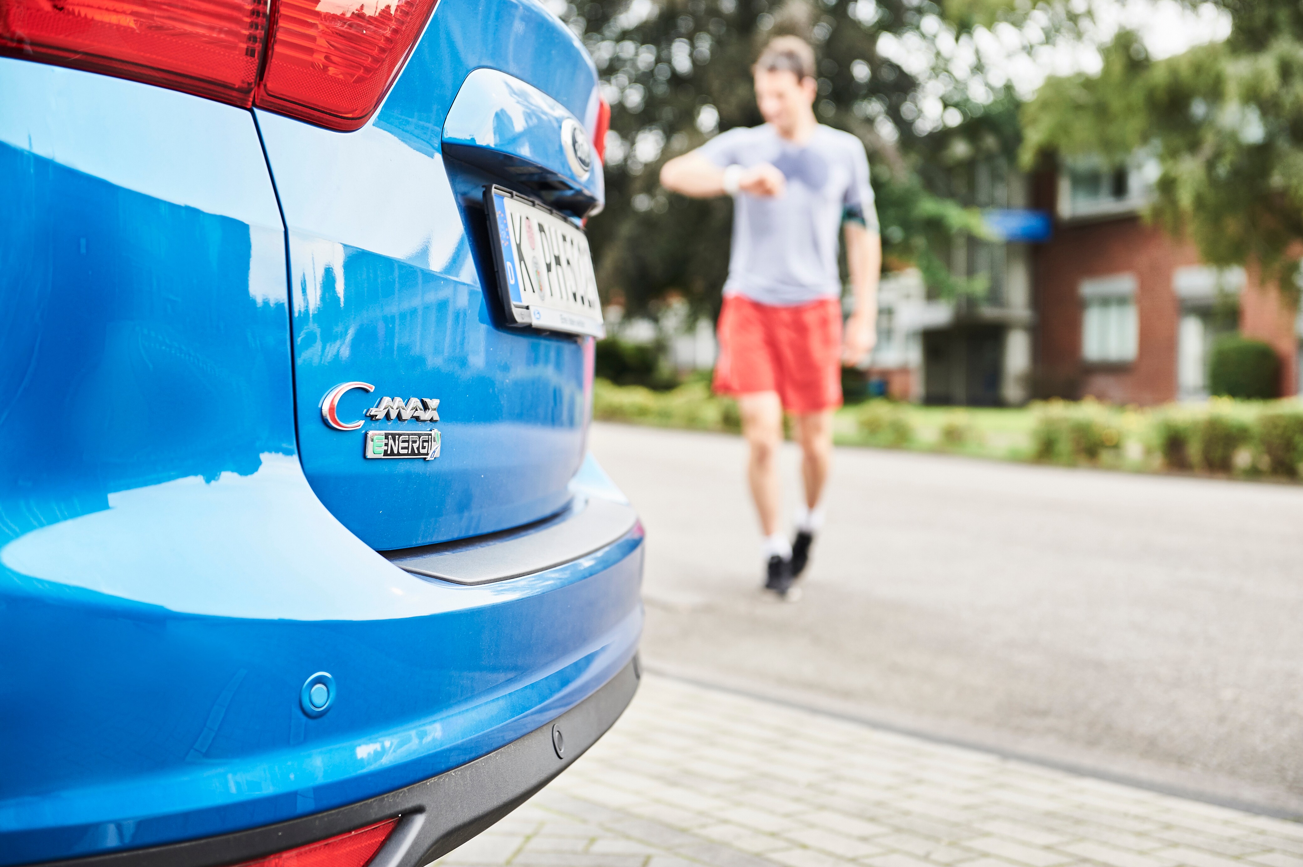Drivers Can Now Use a Smartwatch to Check That Their Ford Electric Car ...