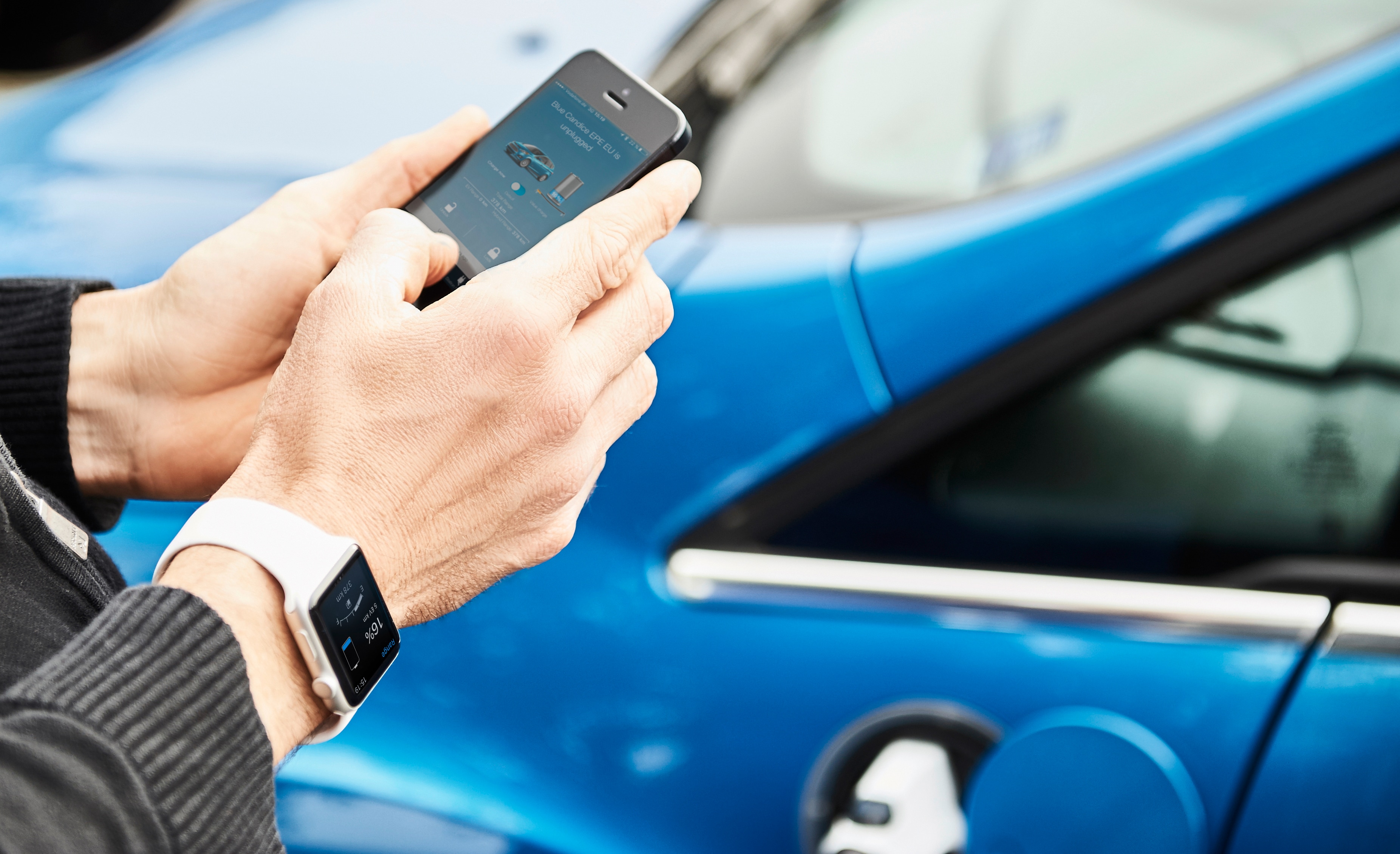 Drivers Can Now Use a Smartwatch to Check That Their Ford Electric Car ...