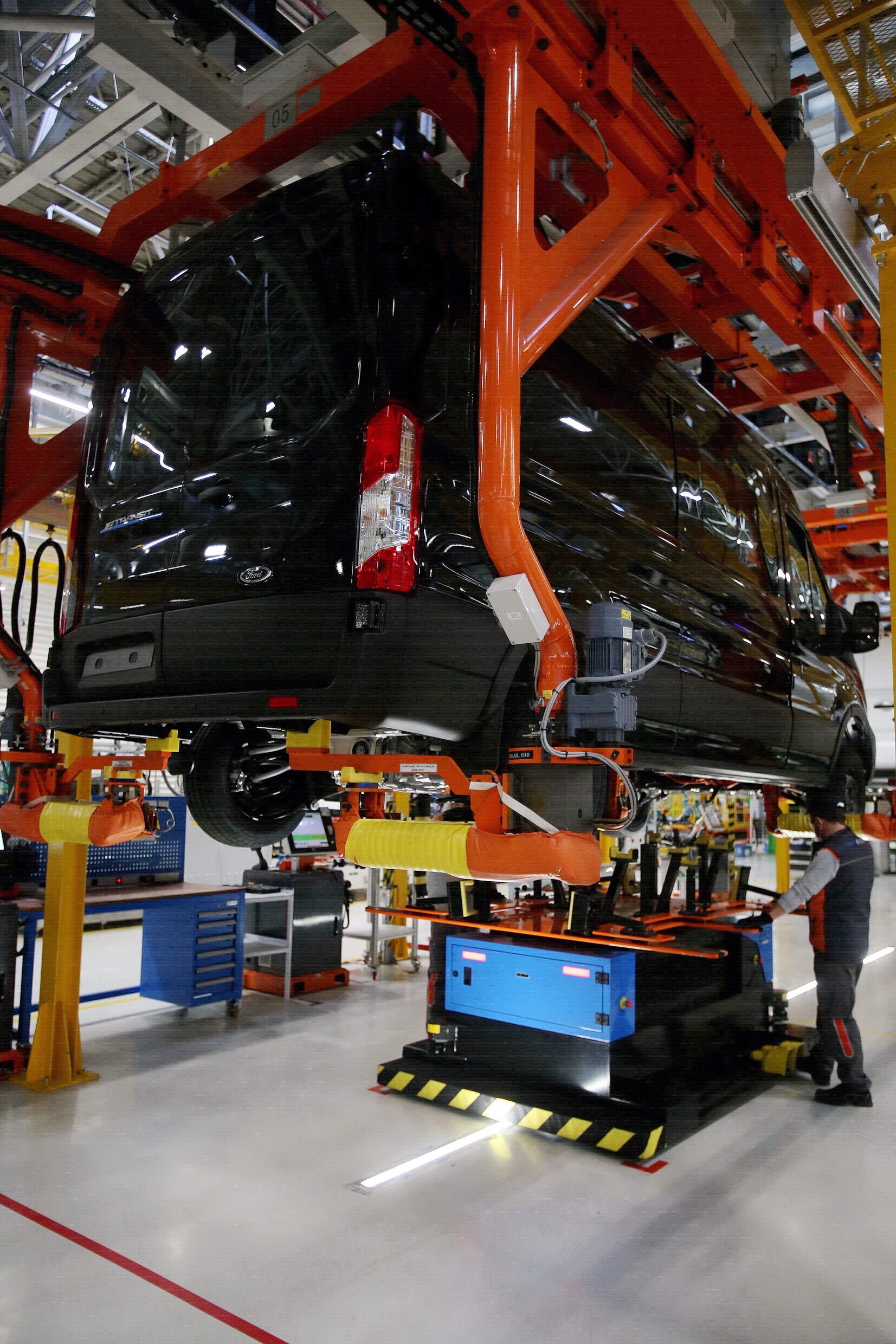 Ford Pro Vehicles Delivers New Level of Productivity and Value to ...