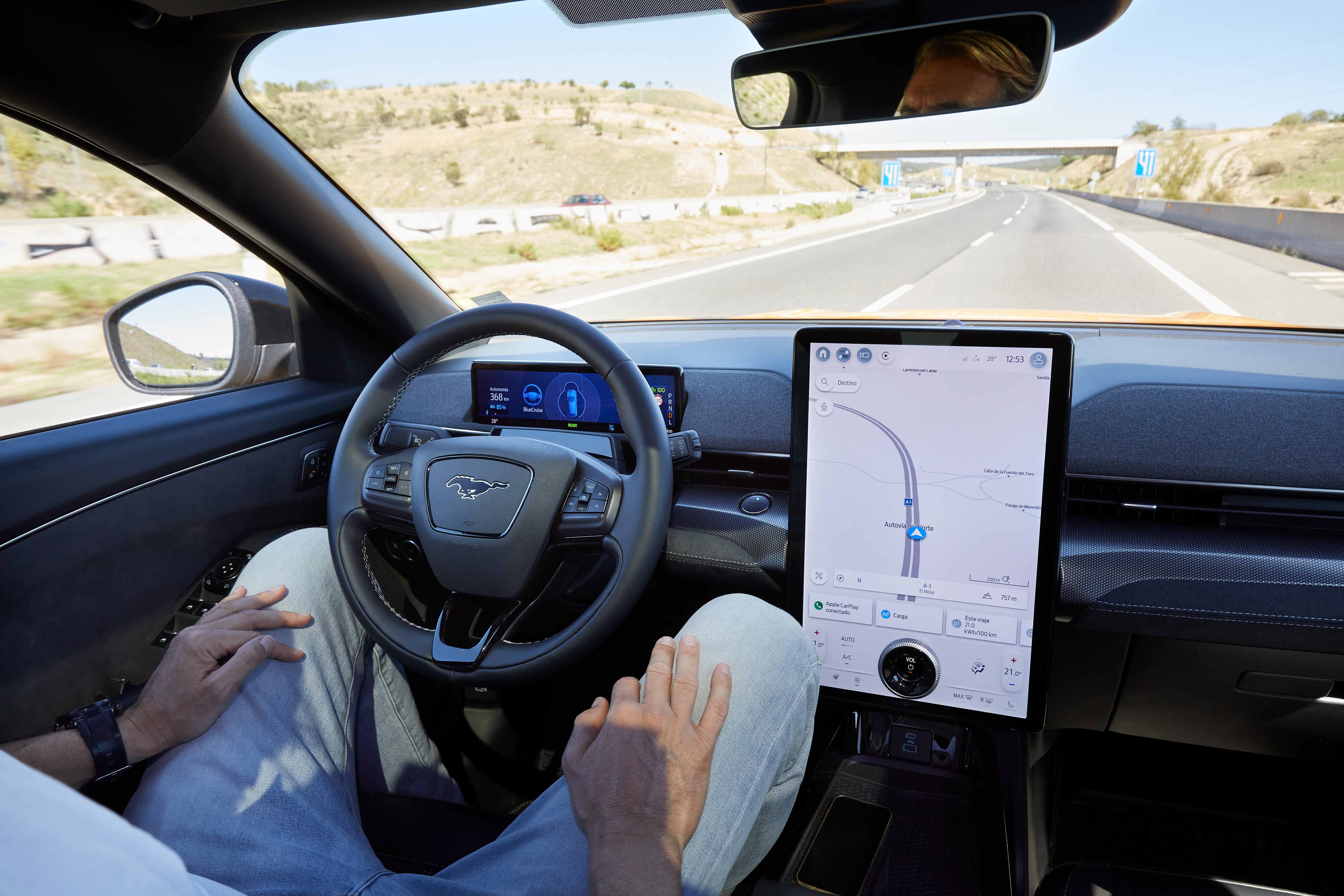 Com o Ford BlueCruise é possível viajar pela Europa sem tocar no ...