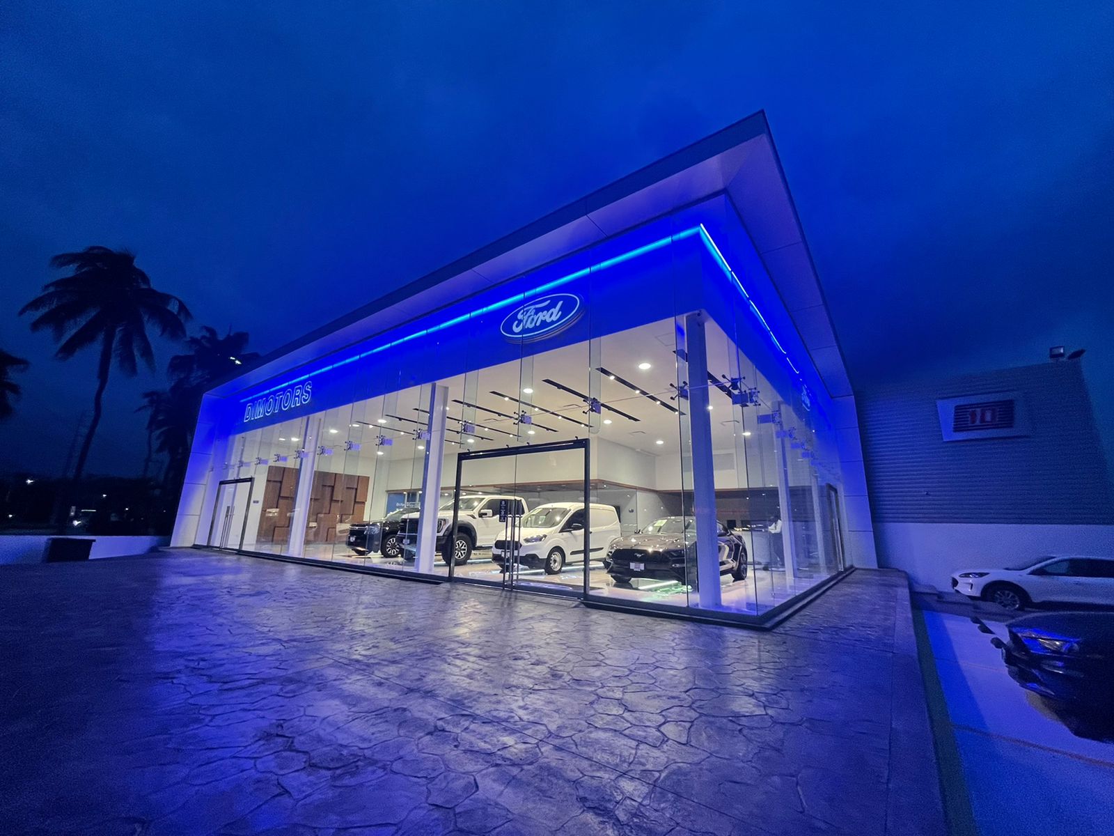 Ford de México inaugura una nueva Boutique Signature 1.0 en Poza Rica ...