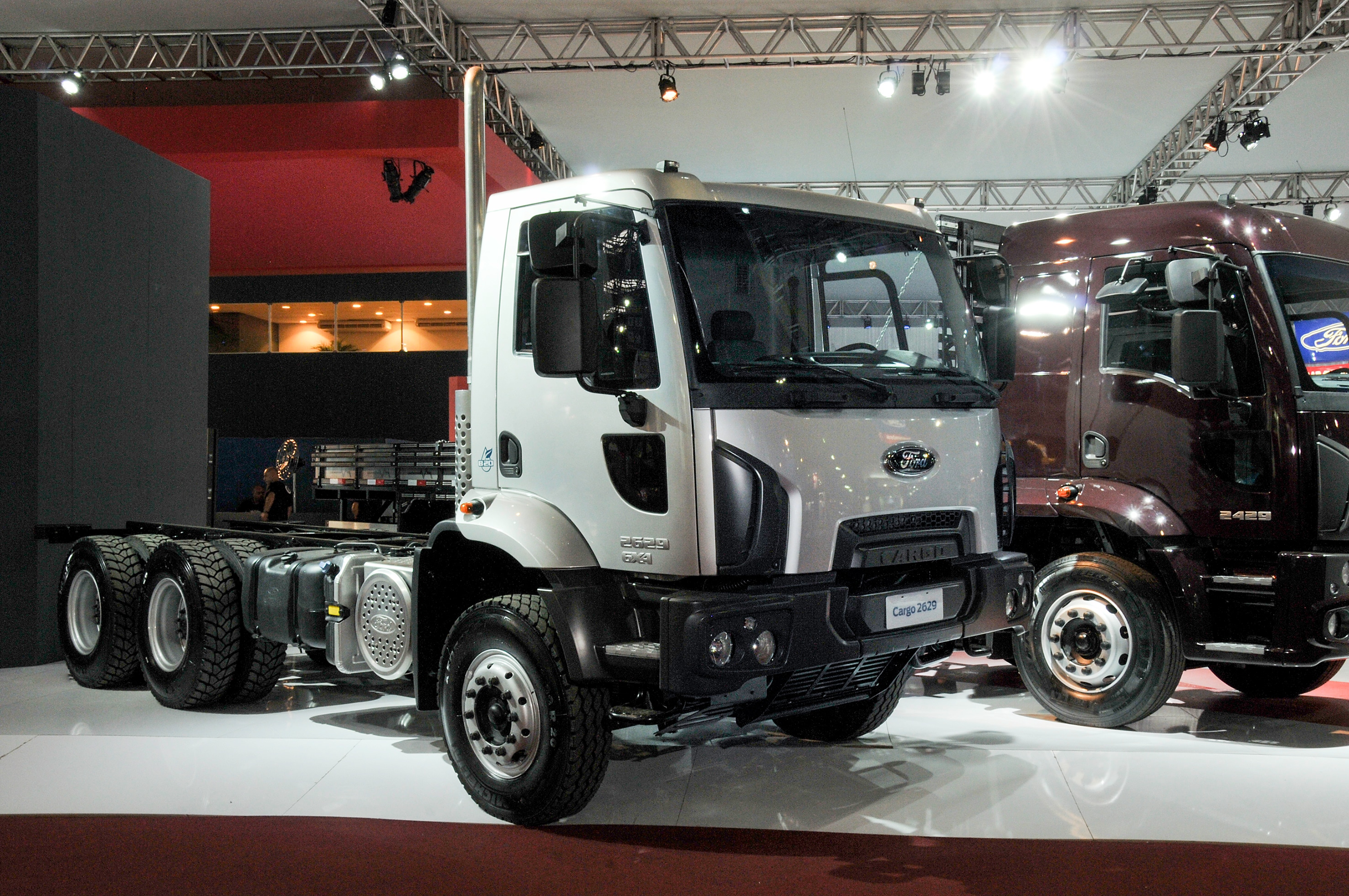 NOVO F-4000 4X4 E CARGO 2629 SÃO ATRAÇÕES DA FORD NA FEIRA ...