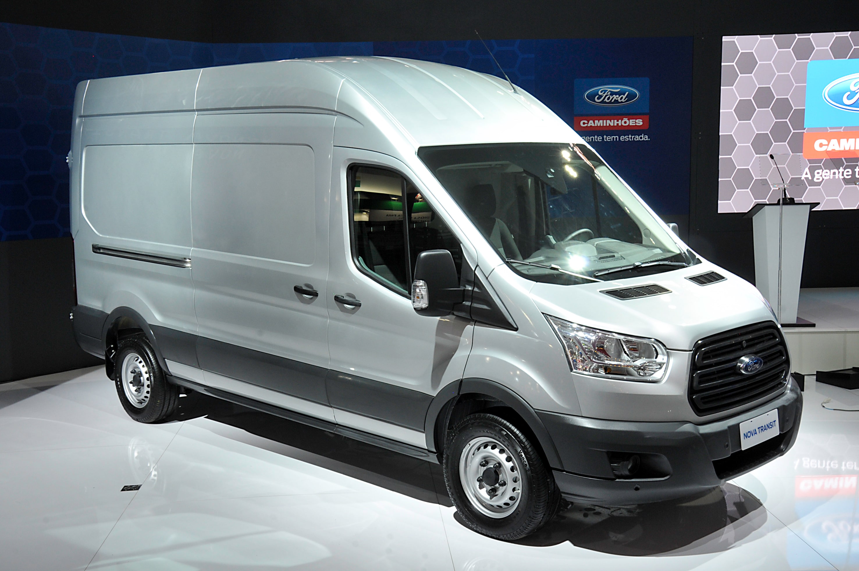 FORD FAZ A PRÉ-ESTREIA DA TRANSIT GLOBAL E LANÇA NOVOS CAMINHÕES CARGO ...