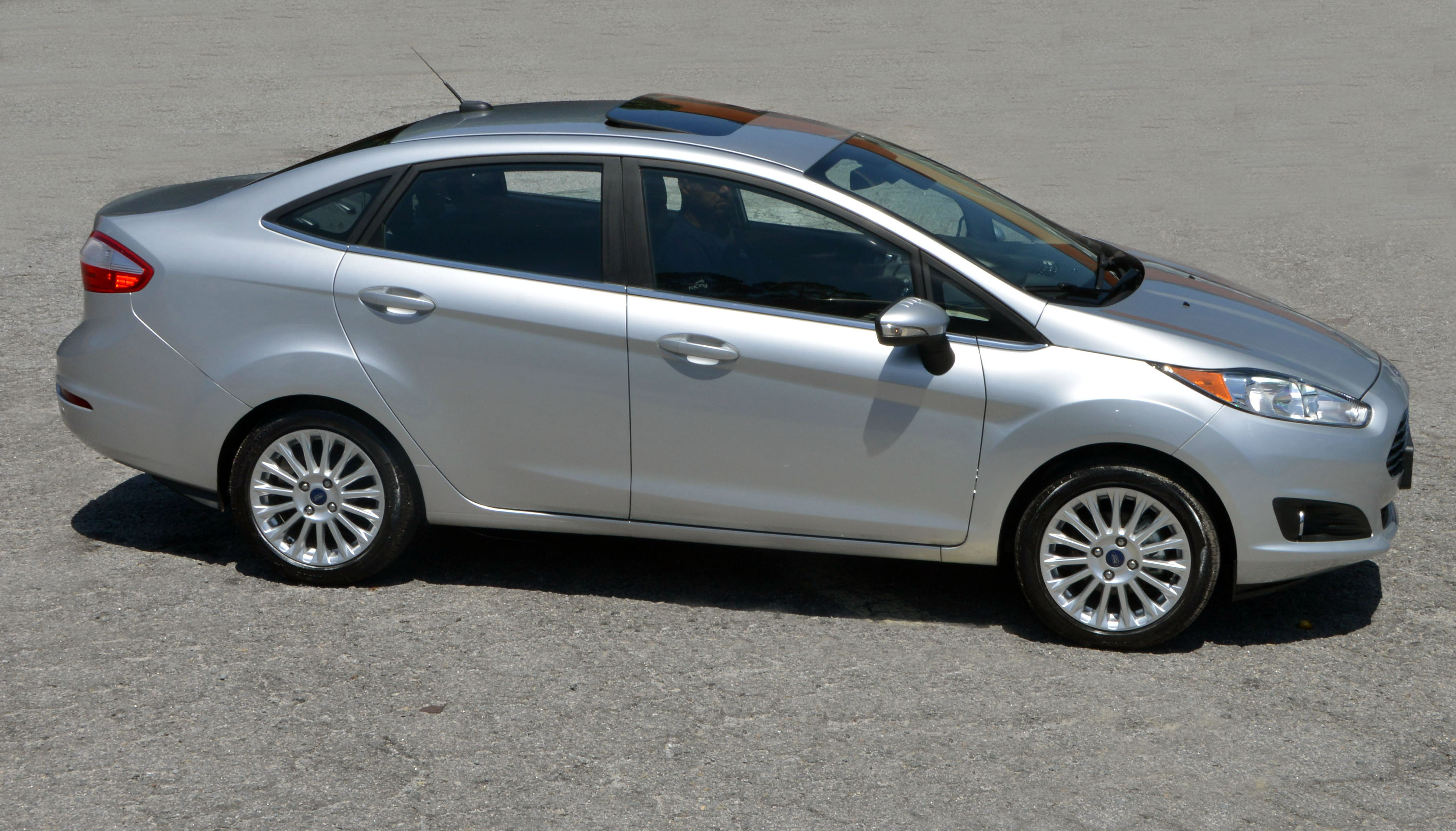 FORD INICIA VENDA DO NEW FIESTA SEDAN TITANIUM PLUS COM ITENS ...