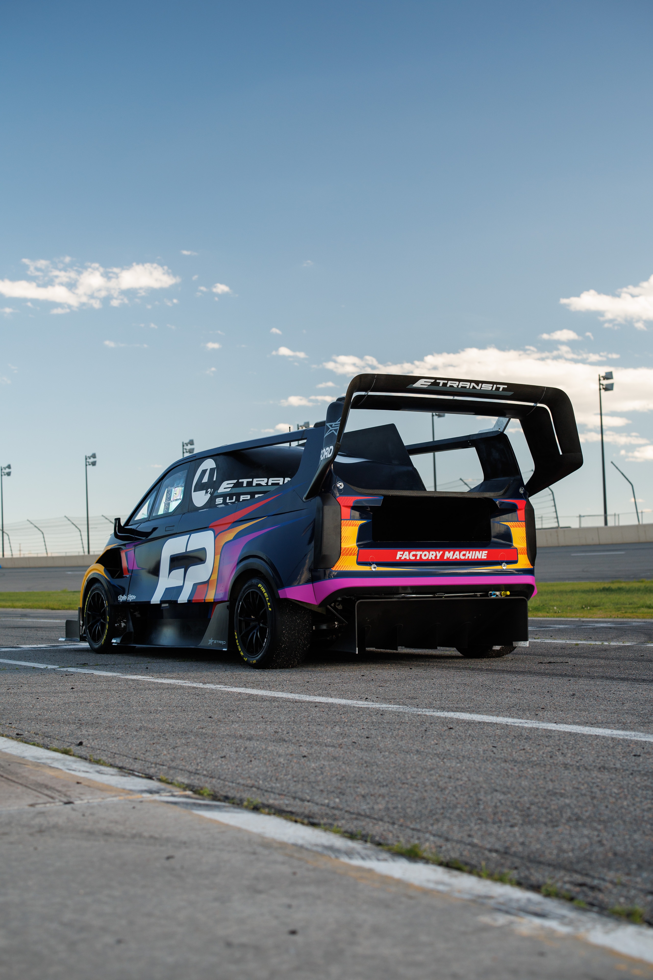 SuperVan 4.2 | Ford Media Center