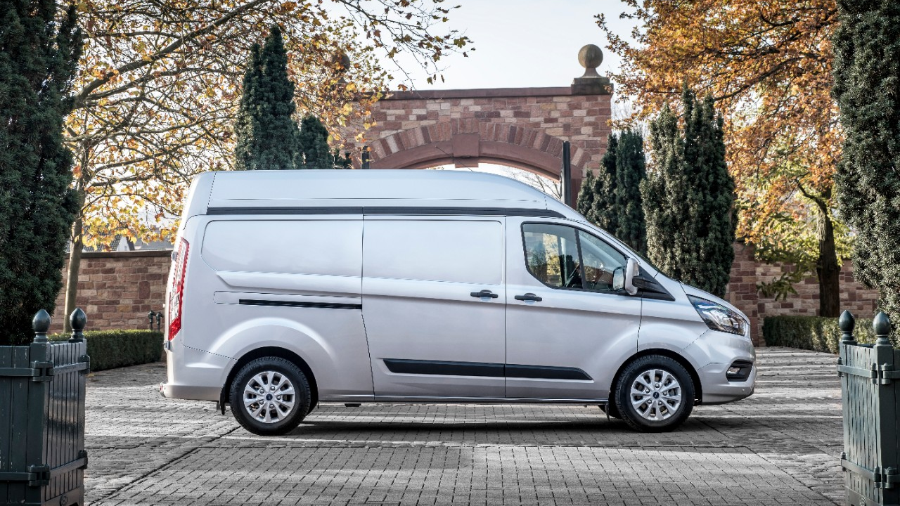 Ford Transit Custom legt bei Design, Wirtschaftlichkeit und Technologie ...
