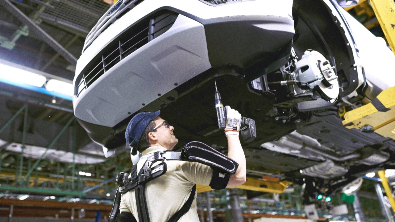 Man and Machine Become One – Ford Auto Plant is First in the World to ...