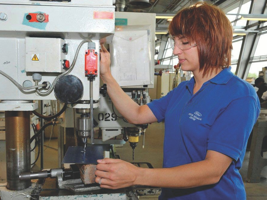 FORD ANNOUNCES NEW APPRENTICE PROGRAMME TO DEVELOP ENGINEERS AND ...