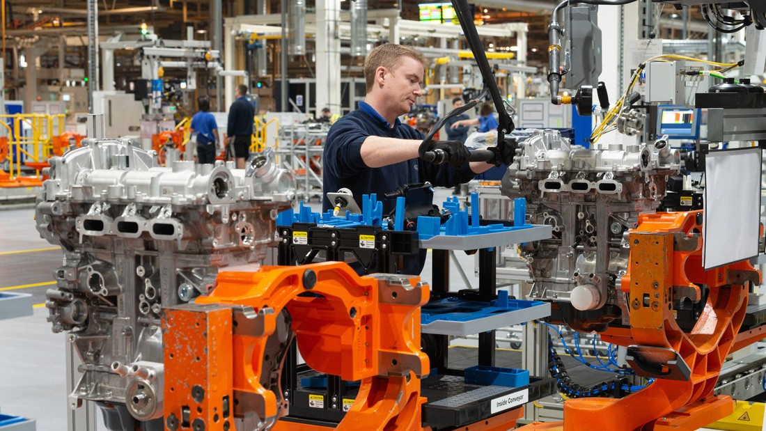 Production of New Family of Low-Emission Petrol Engines Begins at Ford ...