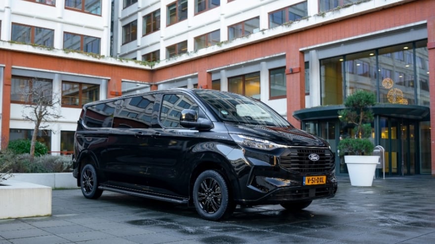 De Transit Custom Black Platinum: praktisch, luxe en stoer | Nederland ...