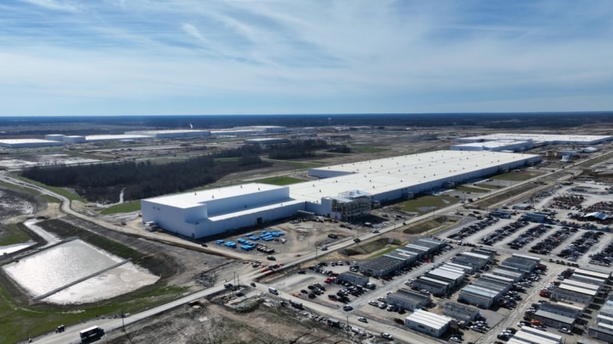 Ford Updates EV, Hybrid Plans, Readies Manufacturing Plants | Canada ...