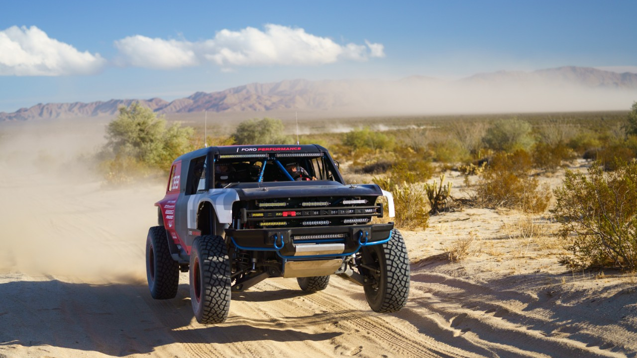 Ford Bronco R toma la delantera en Score Baja 1000 | Mexico | Español ...