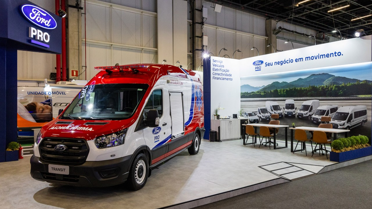 Ford Pro exibe Transit Automática ambulância na feira Hospitalar 2024 ...
