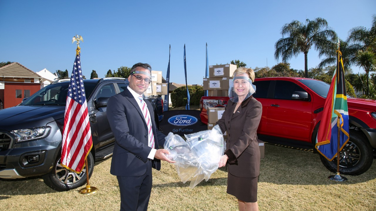 Ford Fulfils 50 000 Face Shields Order from US Department of Defense to ...